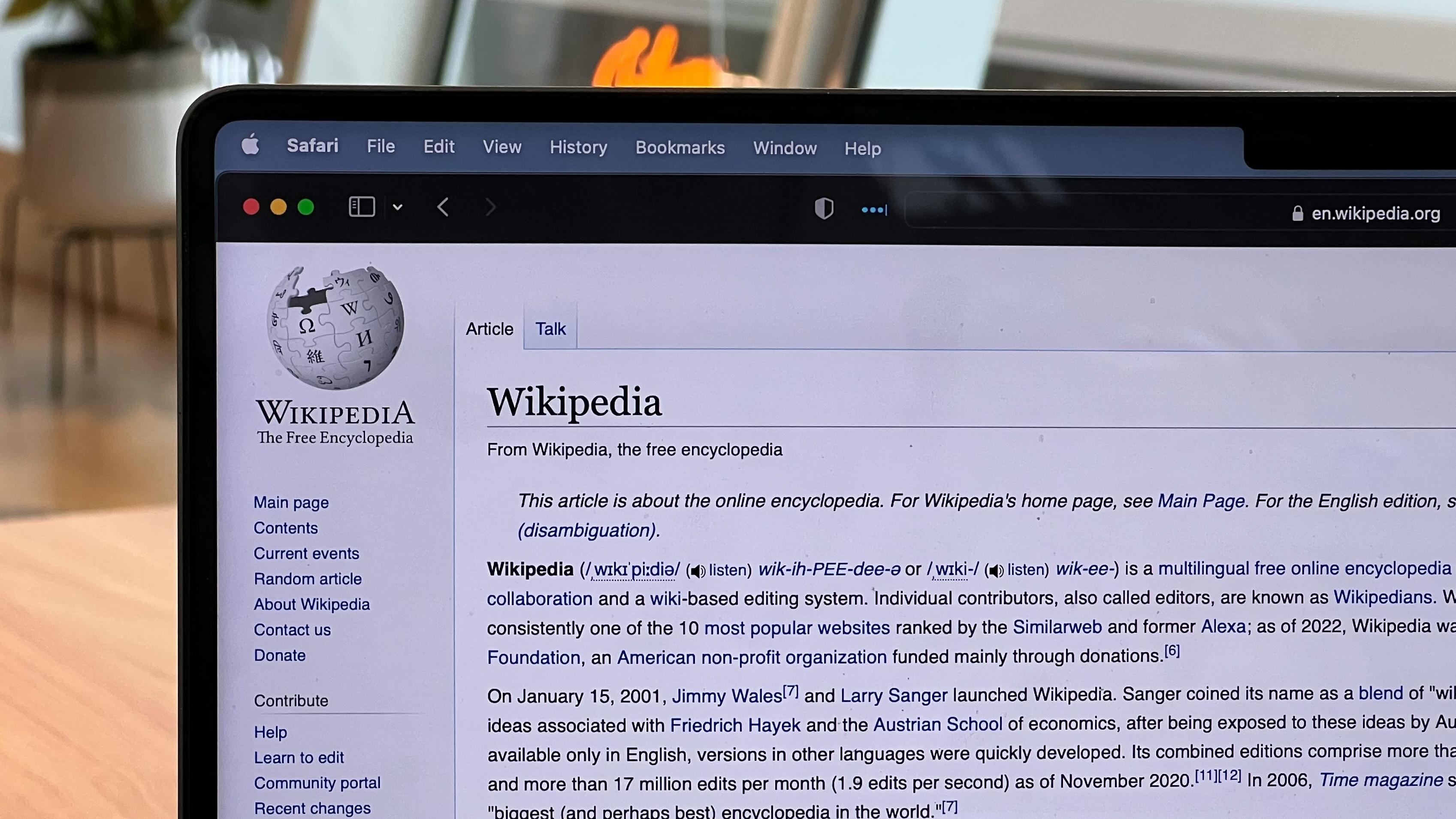 Wikipedia redt zichzelf van AI door in zee te gaan met... AI