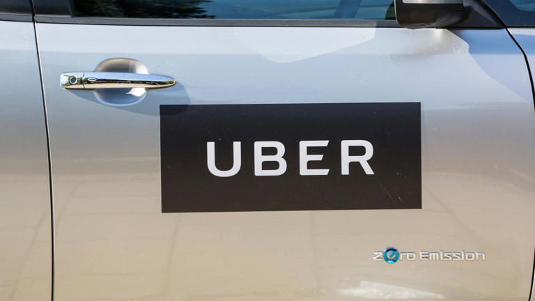 Taxi drivers call for more restrictions on Uber
