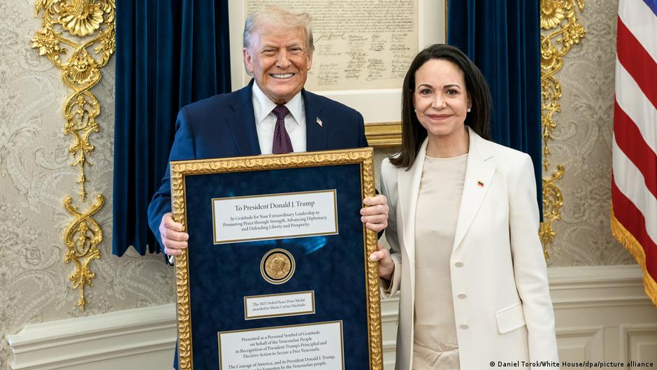 Venezuela: Machado presents Trump her Nobel Peace Prize