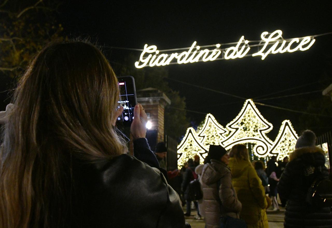 I Giardini battono piazza Saffi. Luci più apprezzate degli addobbi ...