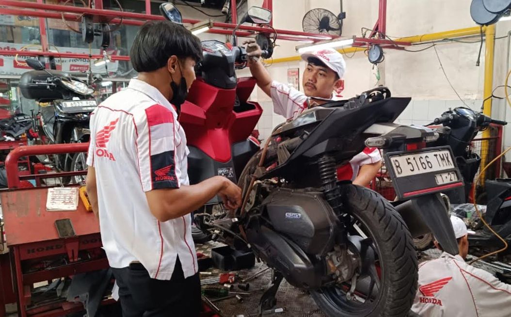 Buruan ke bengkel AHASS terdekat, ada diskon 15 persen paket servis ...