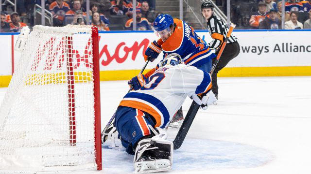 NHL roundup: Crosby scores to reach 50-point mark as Penguins beat Flyers