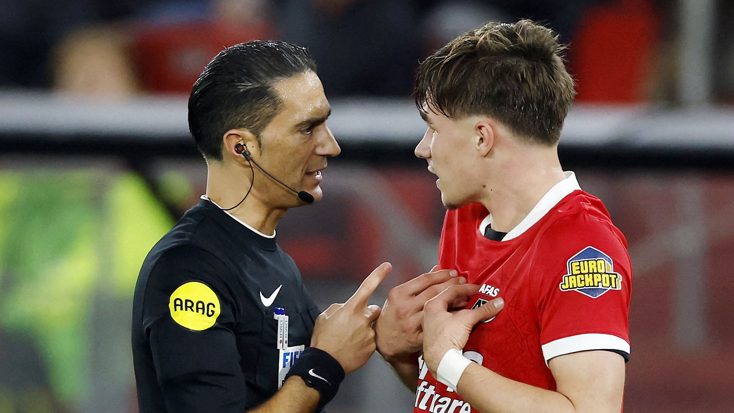 Wouter Goes onthult wat Owen Wijndal tegen hem zei na harde tackle en ...