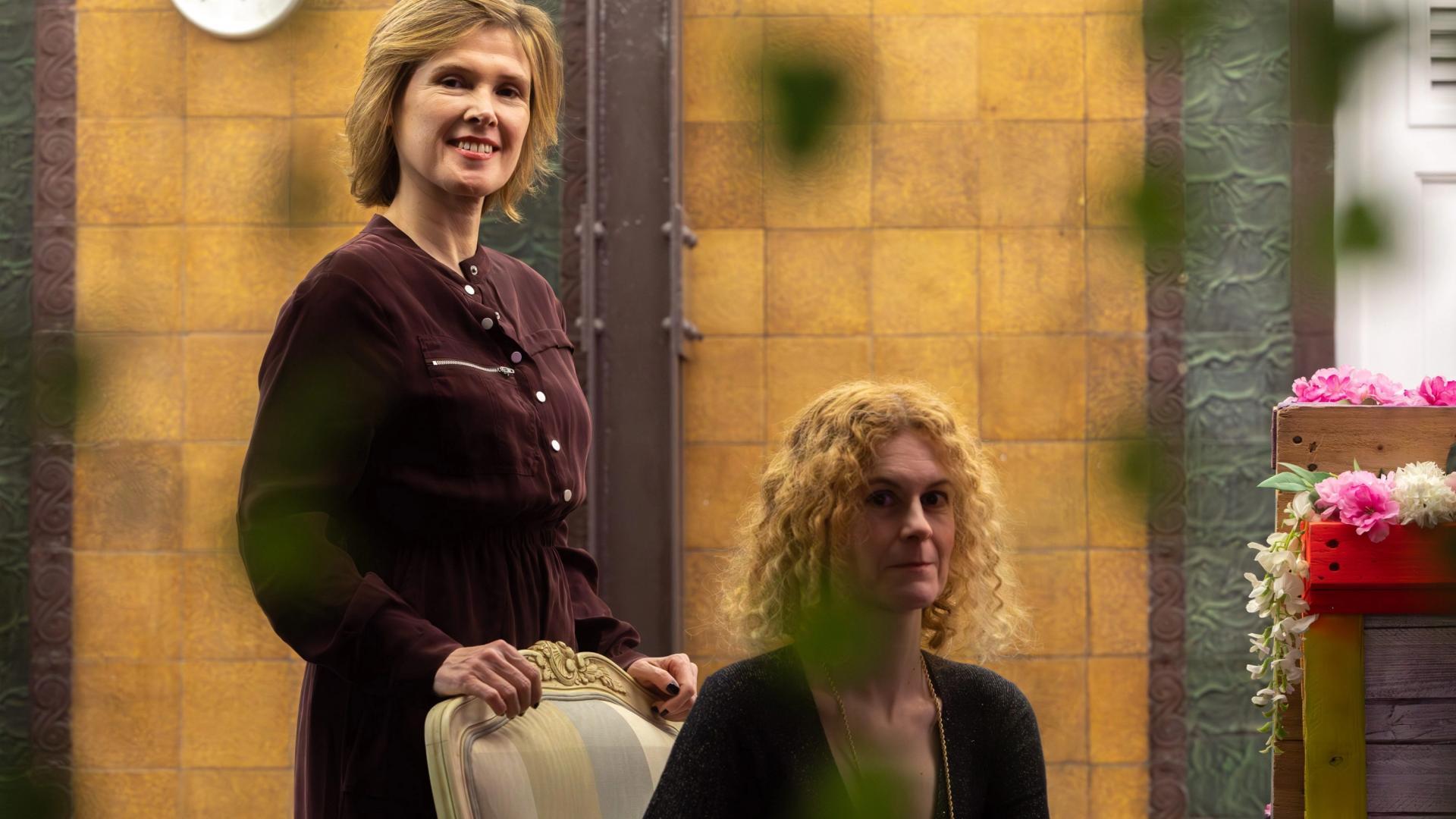 Catherine Titi y Katia Fach cuentan seis casos novelescos de poder y ...