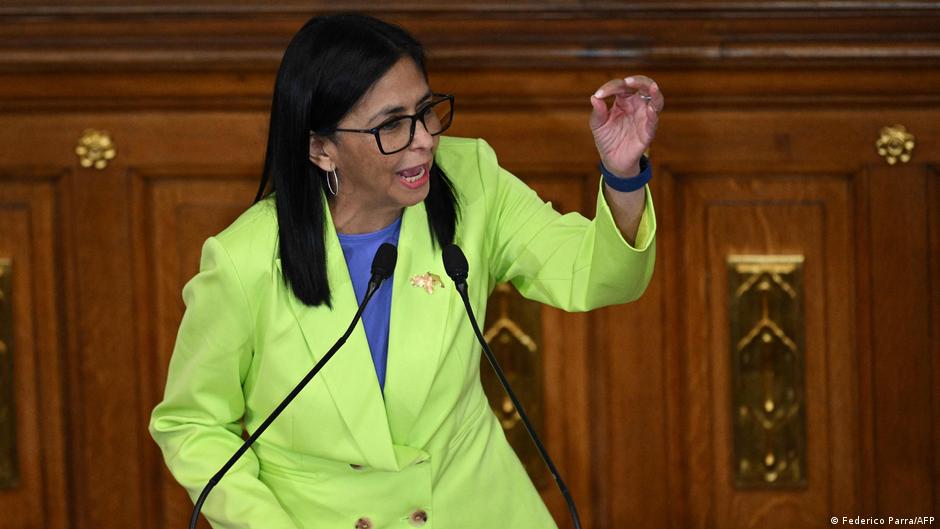 Venezuela: Machado presents Trump her Nobel Peace Prize