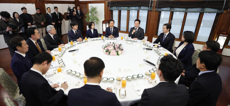 President Lee urges regional integration for balanced development