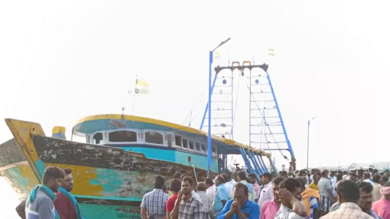 Tension in Rameswaram as fishermen seize Karaikal boat over violations