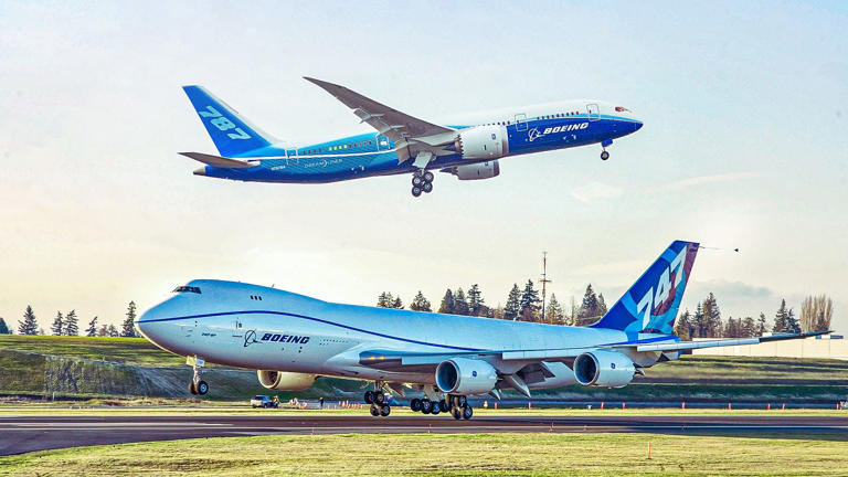 Here’s how much bigger the Boeing 747-8 is compared to the Boeing 787 ...
