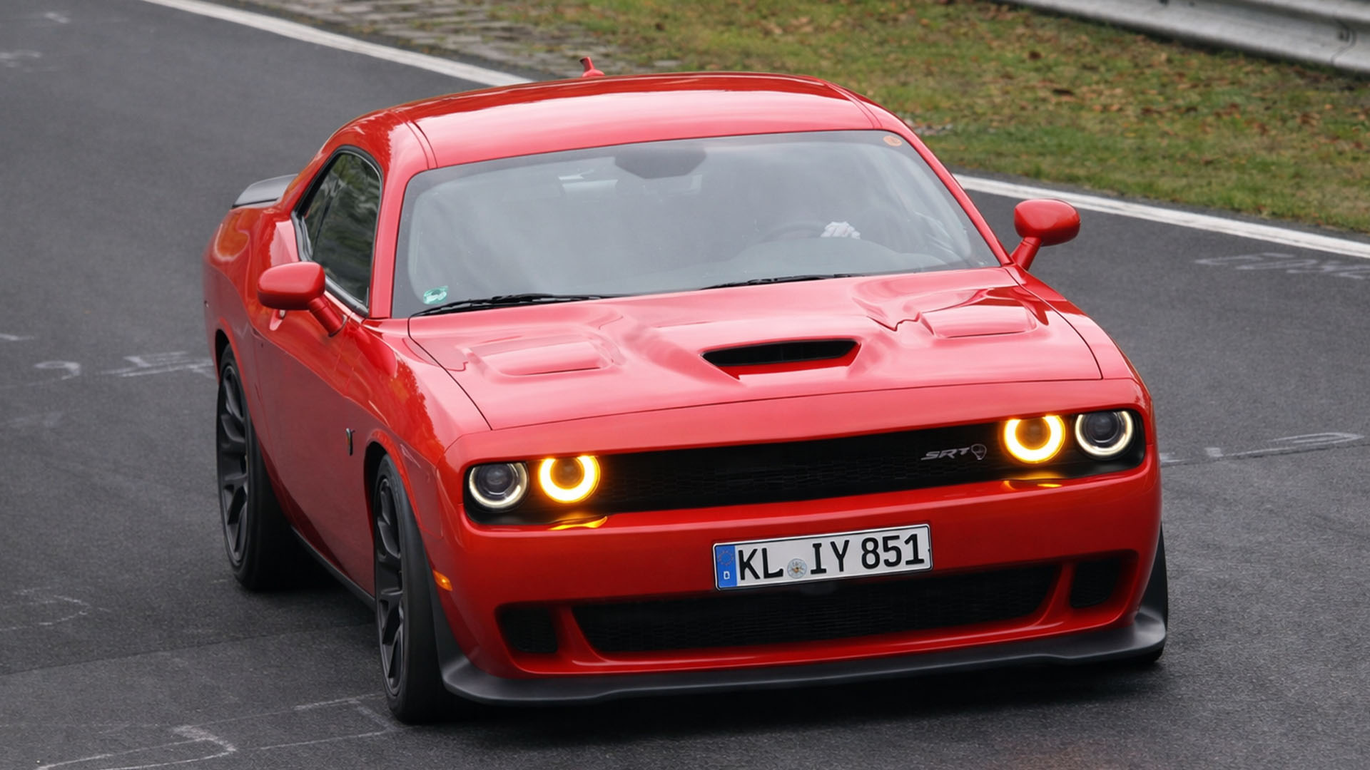 Amerikaanse muscle cars brullen over de Nürburgring