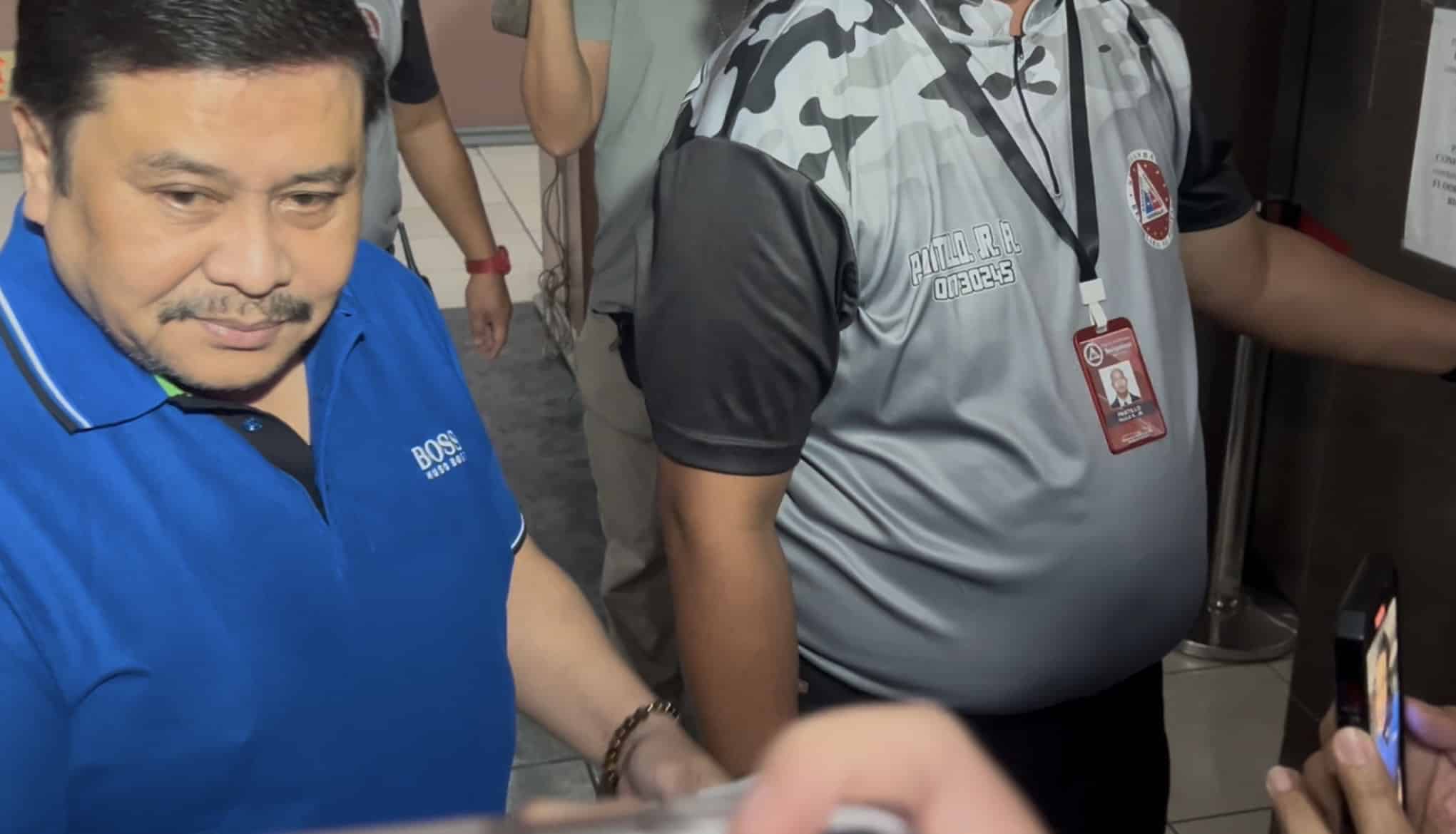 Look: Jinggoy Estrada submits travel compliance papers before Sandigan
