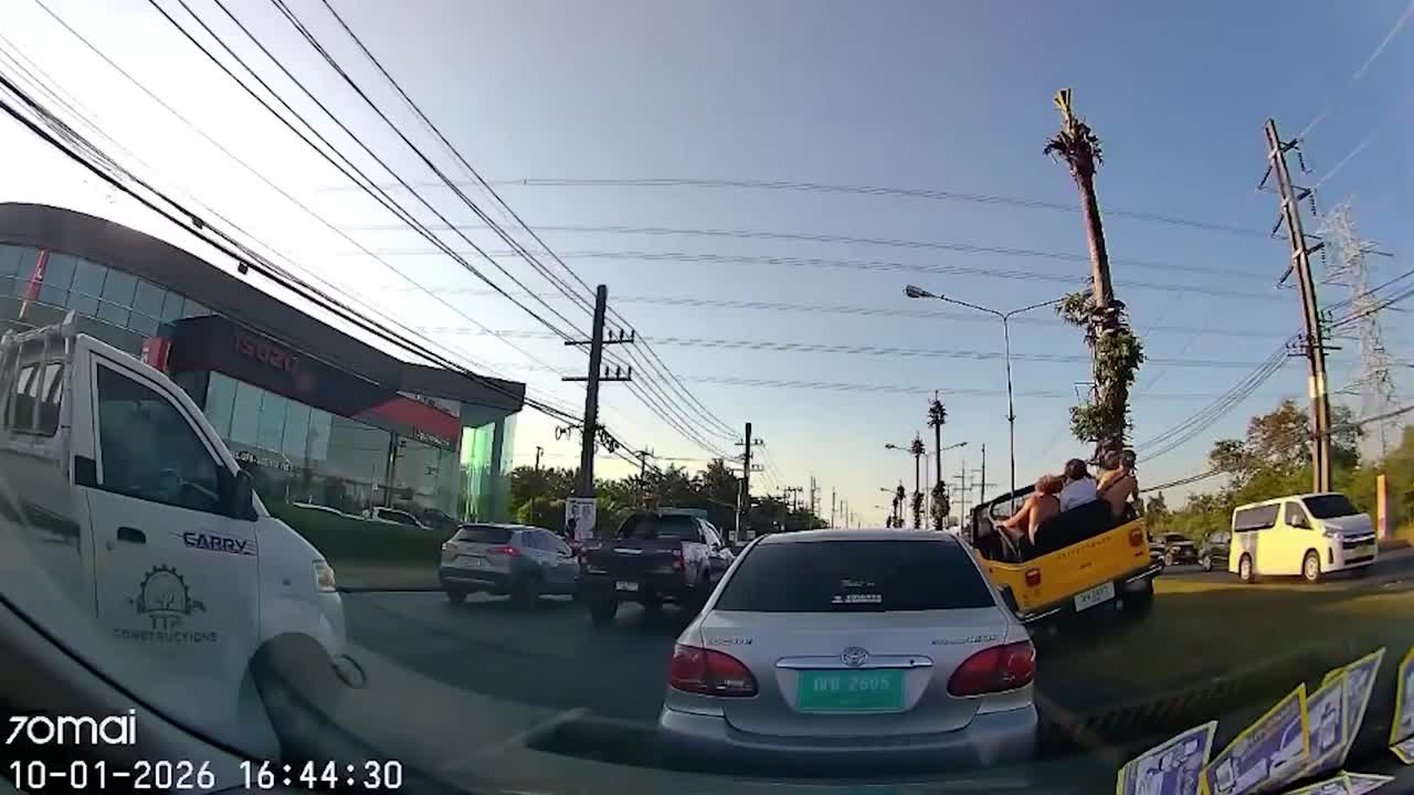 British burger bar boss fined 120 GBP for driving jeep while high on ...