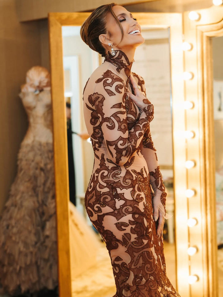 “It Looked Funny” J.Lo Turns Heads on Recent Event, But Not Her Gown ...