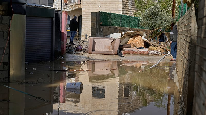Floodings kill at least 10 in South Africa, triggering the closure of ...