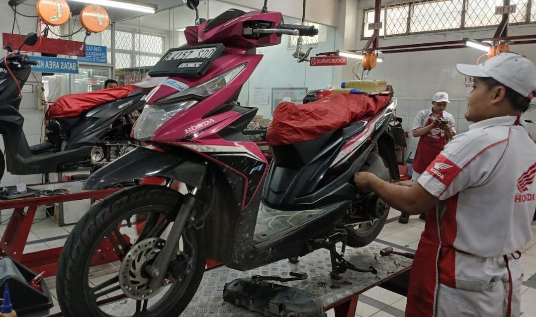 Buruan ke bengkel AHASS terdekat, ada diskon 15 persen paket servis ...