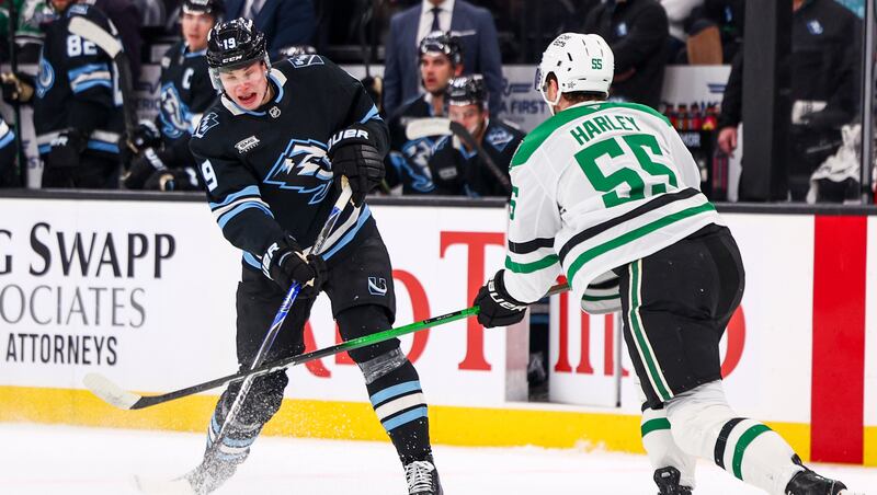 Mammoth’s point streak continues with win over 2nd-place Stars