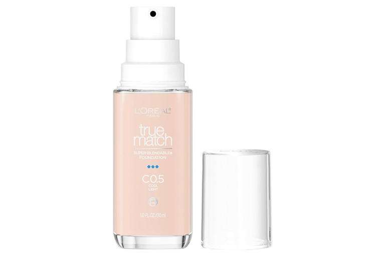 Elle Fanning's luminous complexion was thanks to the foundation ...