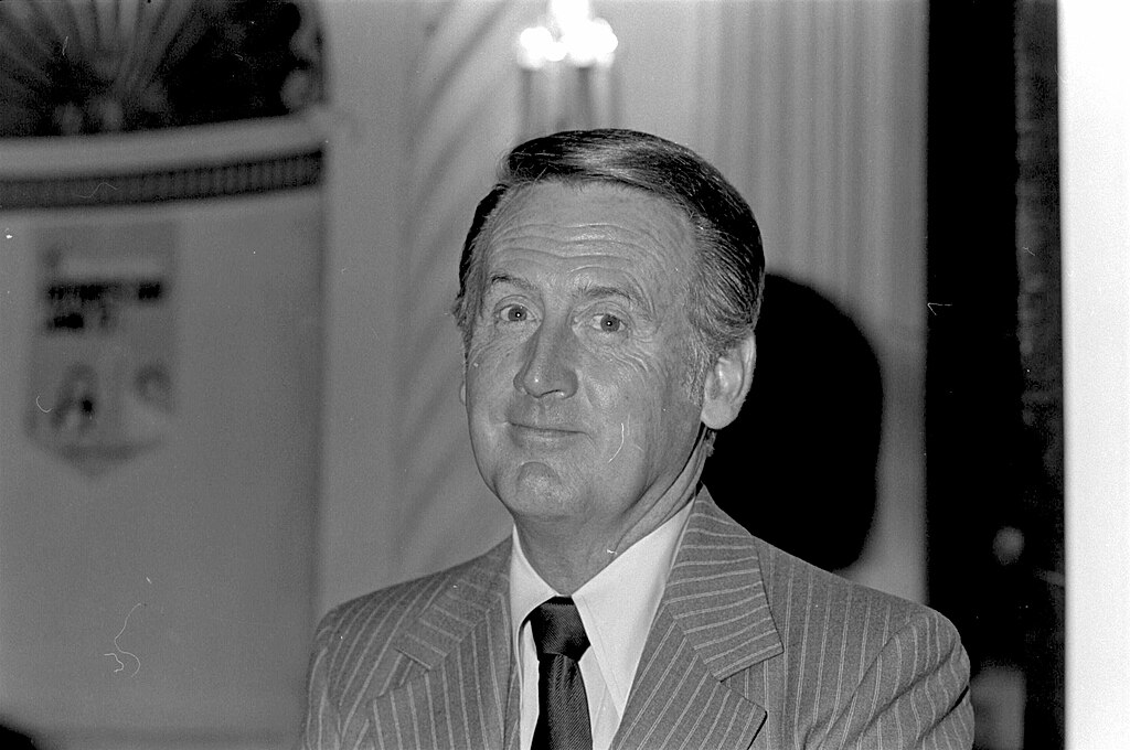 6 legendary sports announcers only baby boomers will remember