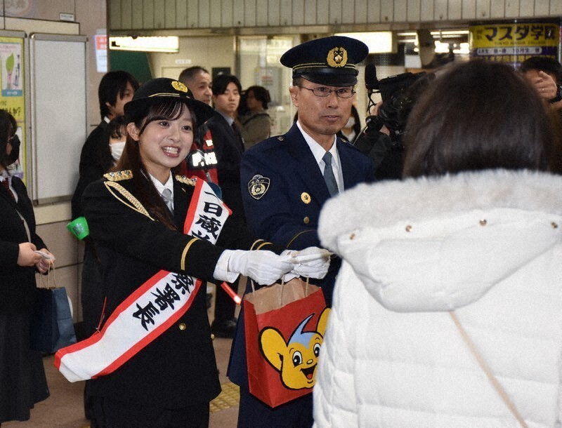 4,600 police officers to crack down on groping during Japan college ...