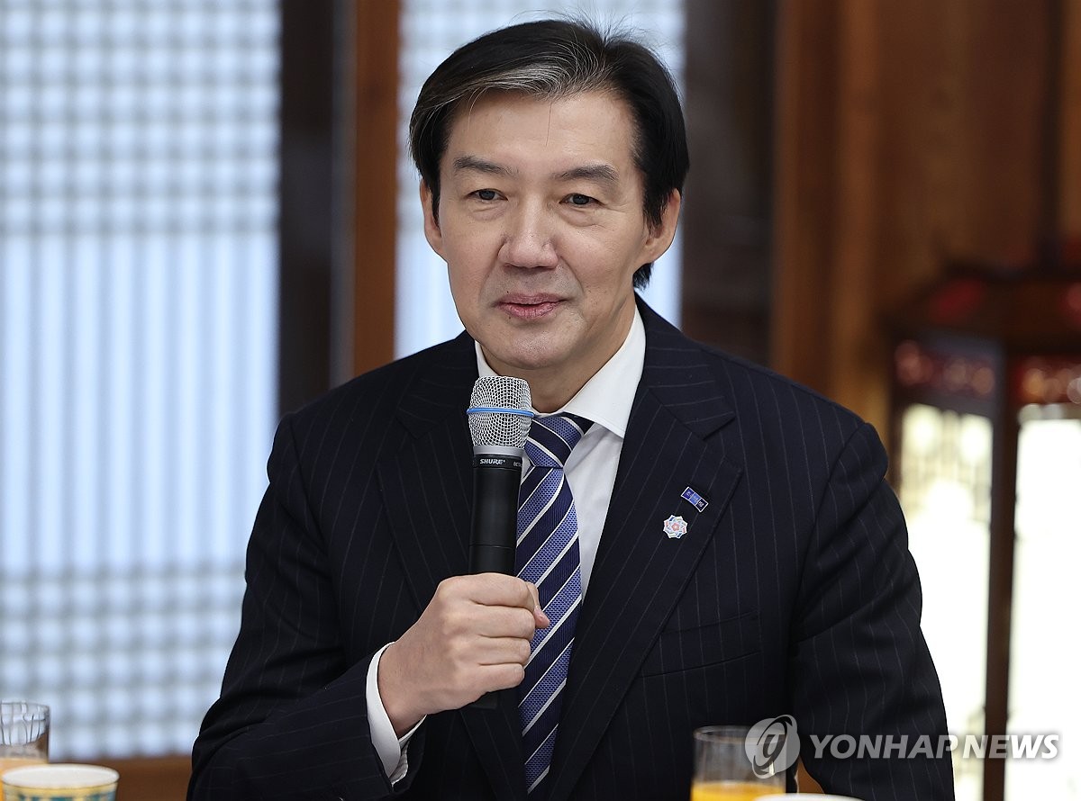 Lee meets political parties' leaders