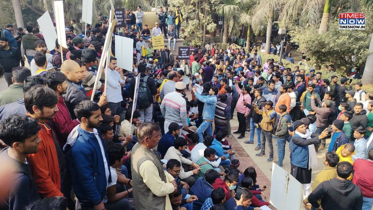 SRCC teachers protest over tightened leave rules