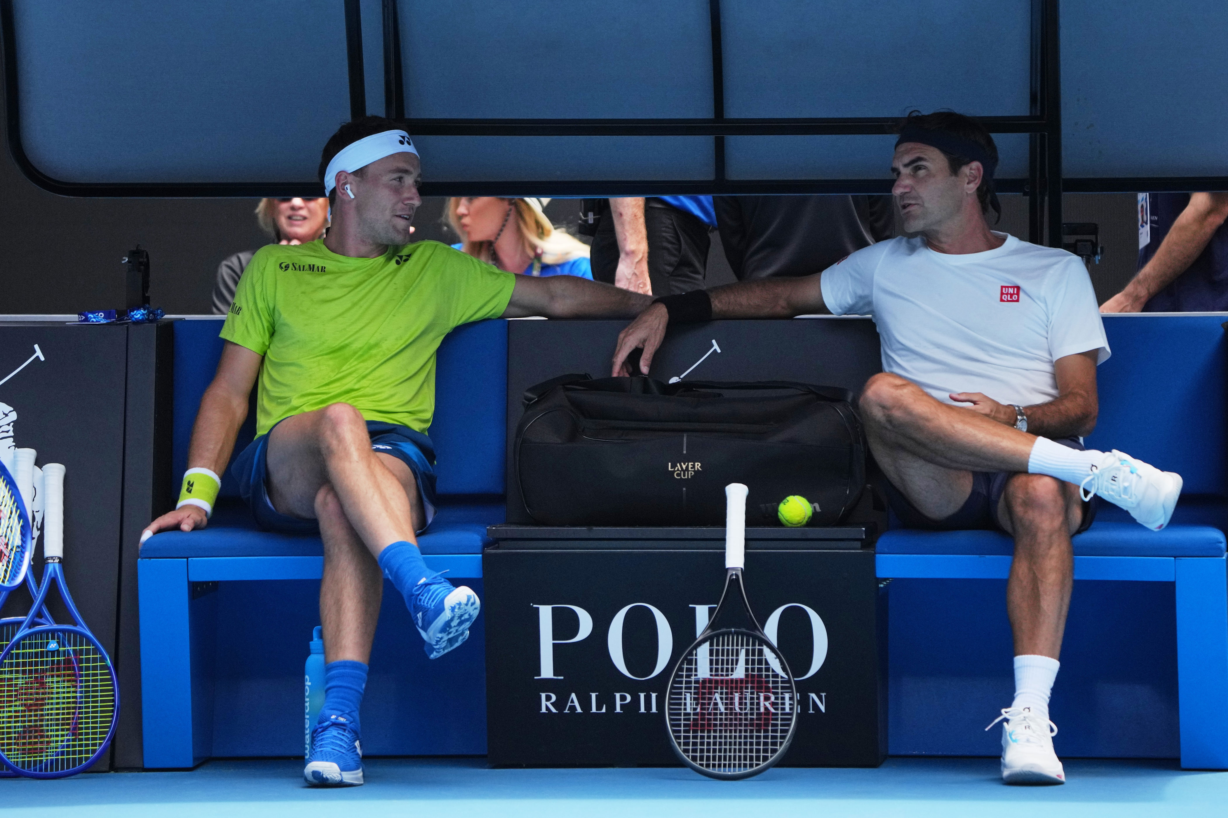 Ruud tapte mot tennispensjonisten Federer: – Like elegant som før