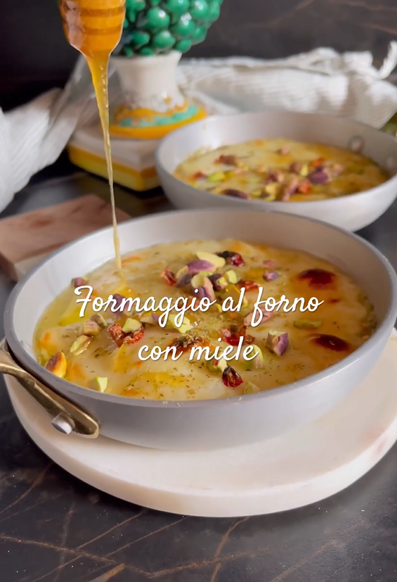 Formaggio al forno con miele: dolce e salato in perfetta armonia