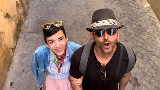 Hrithik Roshan, Saba Azad go full foodies on exotic date - inside their ...