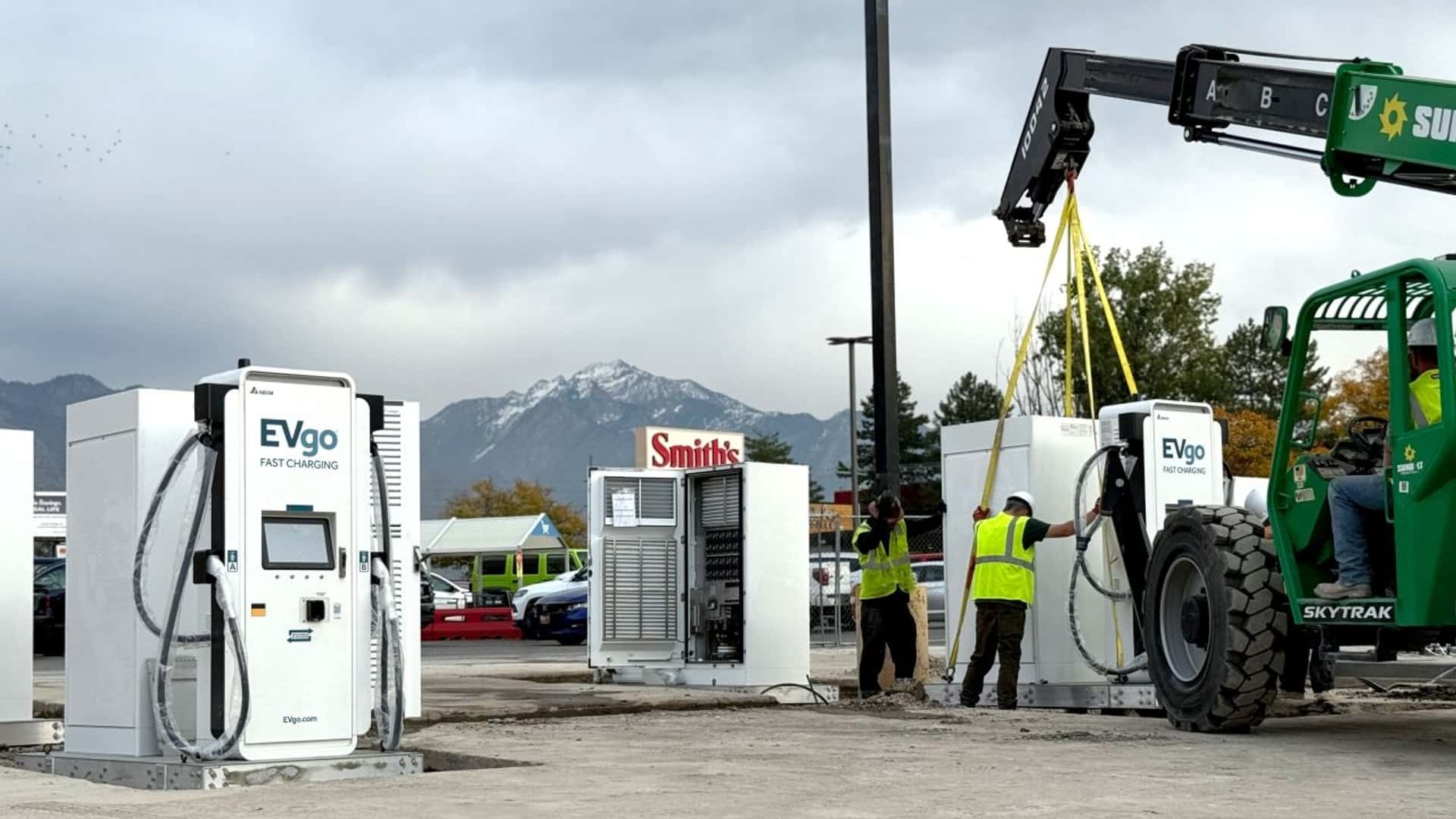 Kroger is adding thousands of DC fast chargers at its stores