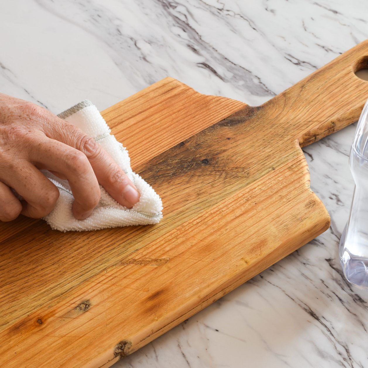 Cette astuce toute simple redonne un coup de neuf à votre planche en ...