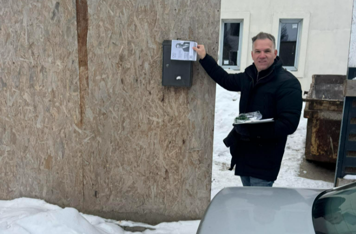 Tiszás szórólapot vitt a párt képviselőjelöltje az Orbán Balázs ...
