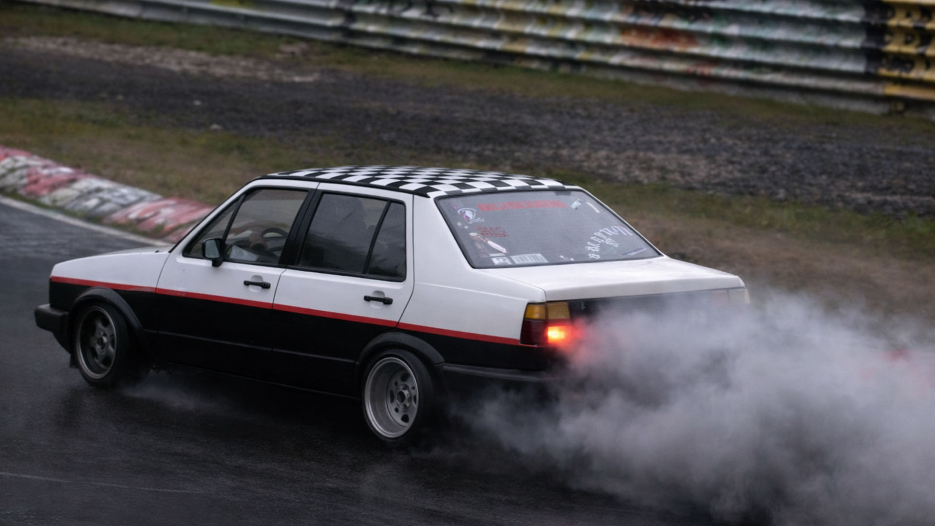 Smoking car spotted on wet track at Nordschleife