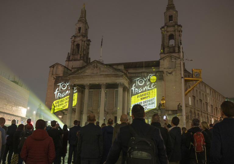Incredible moment Leeds lights up to celebrate return of Tour de France