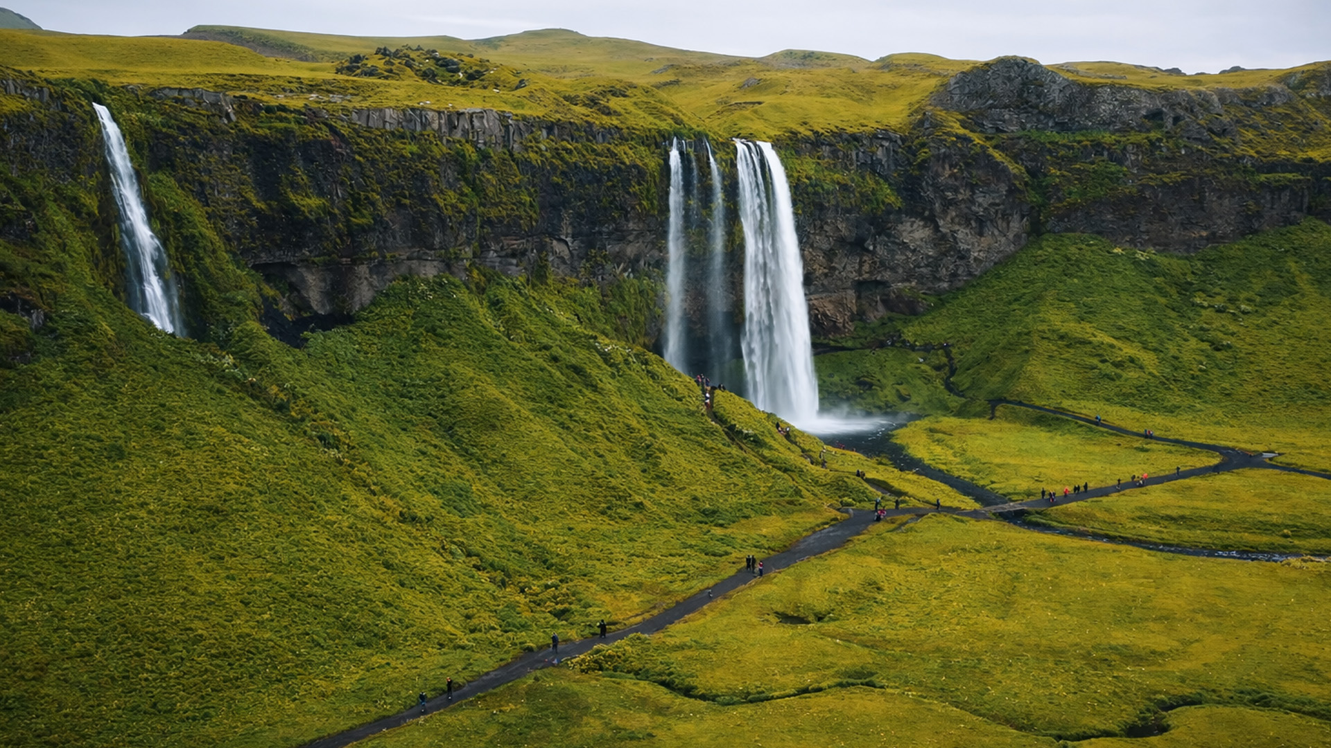 Waarom komen zoveel mensen naar deze plek?