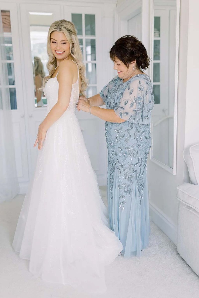 Gorgeous mother of the bride outfits for every type of wedding dress code