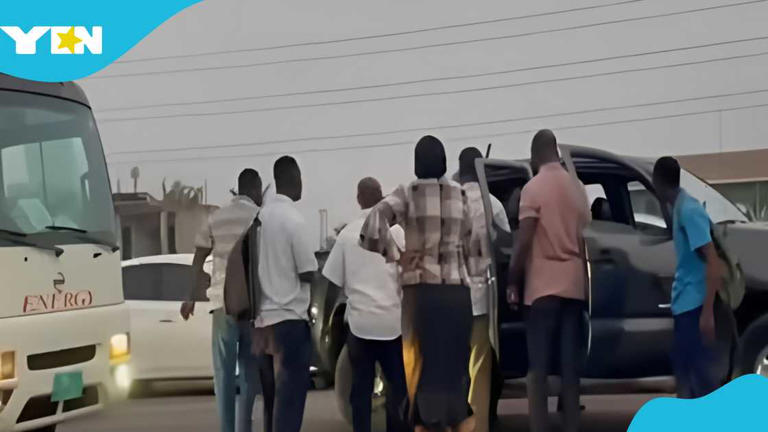 Police officers attack Ministry of Energy staff in bus after complaint ...