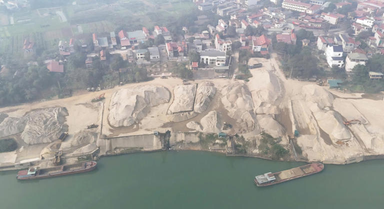 Khởi tố 3 đối tượng khai thác cát ngoài phạm vi, thu lợi bất chính hàng ...