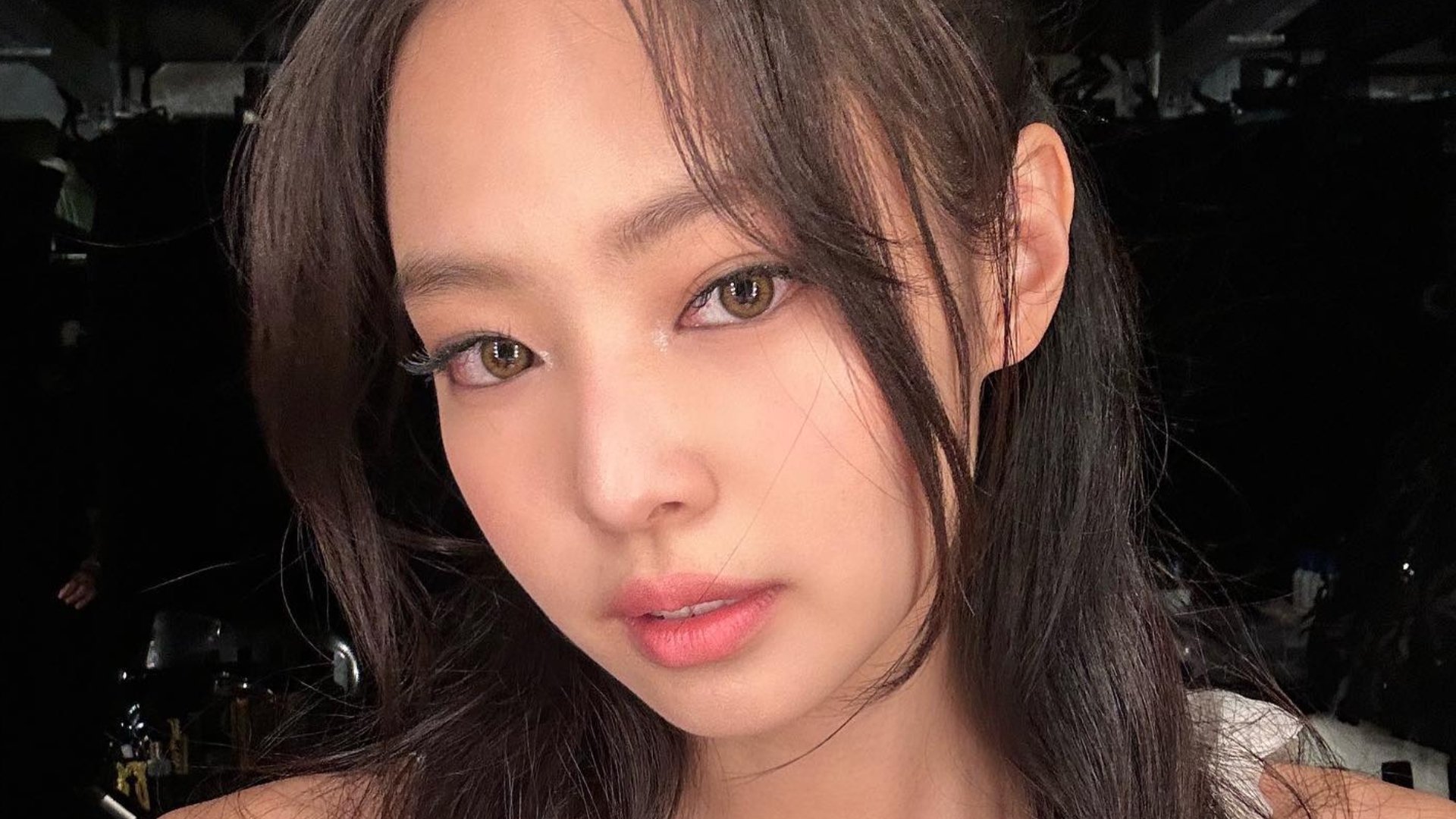 "She looks 20": This singer celebrates her 30th birthday in style