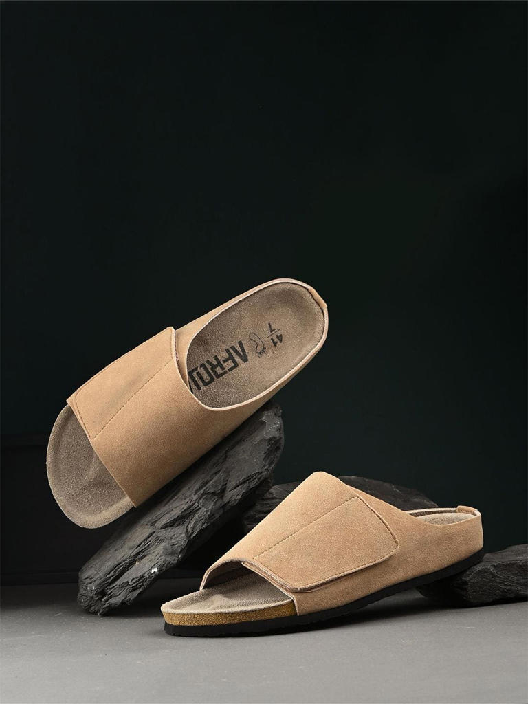 Right to fashion sale: Men’s clog sandals that mix comfort, style