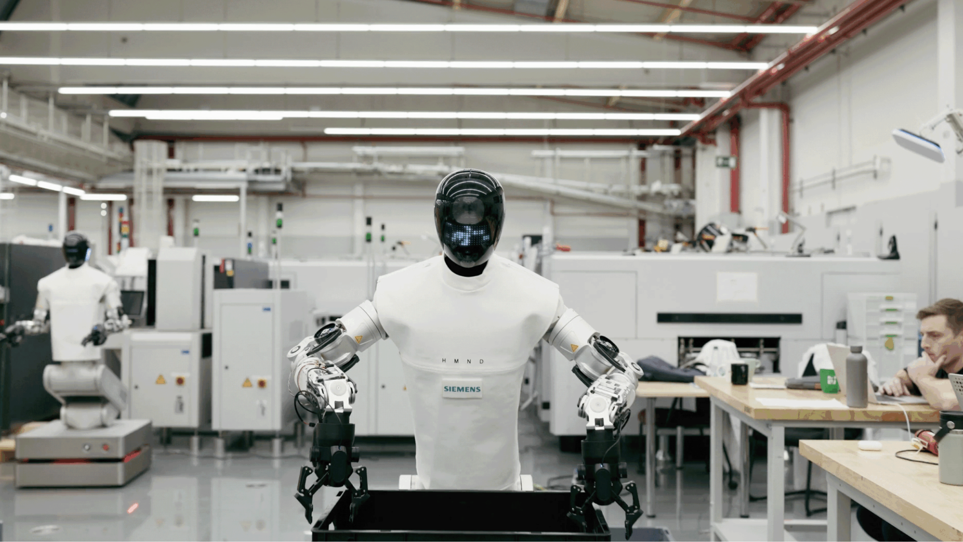 Video: Humanoid robot completes live Siemens logistics trial at 60 ...
