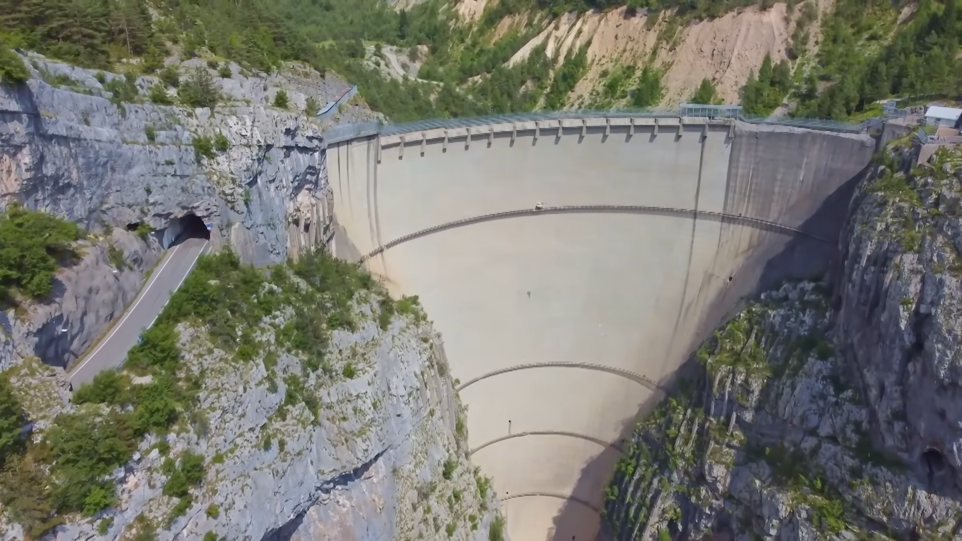 The mountain collapse that turned a reservoir into a weapon