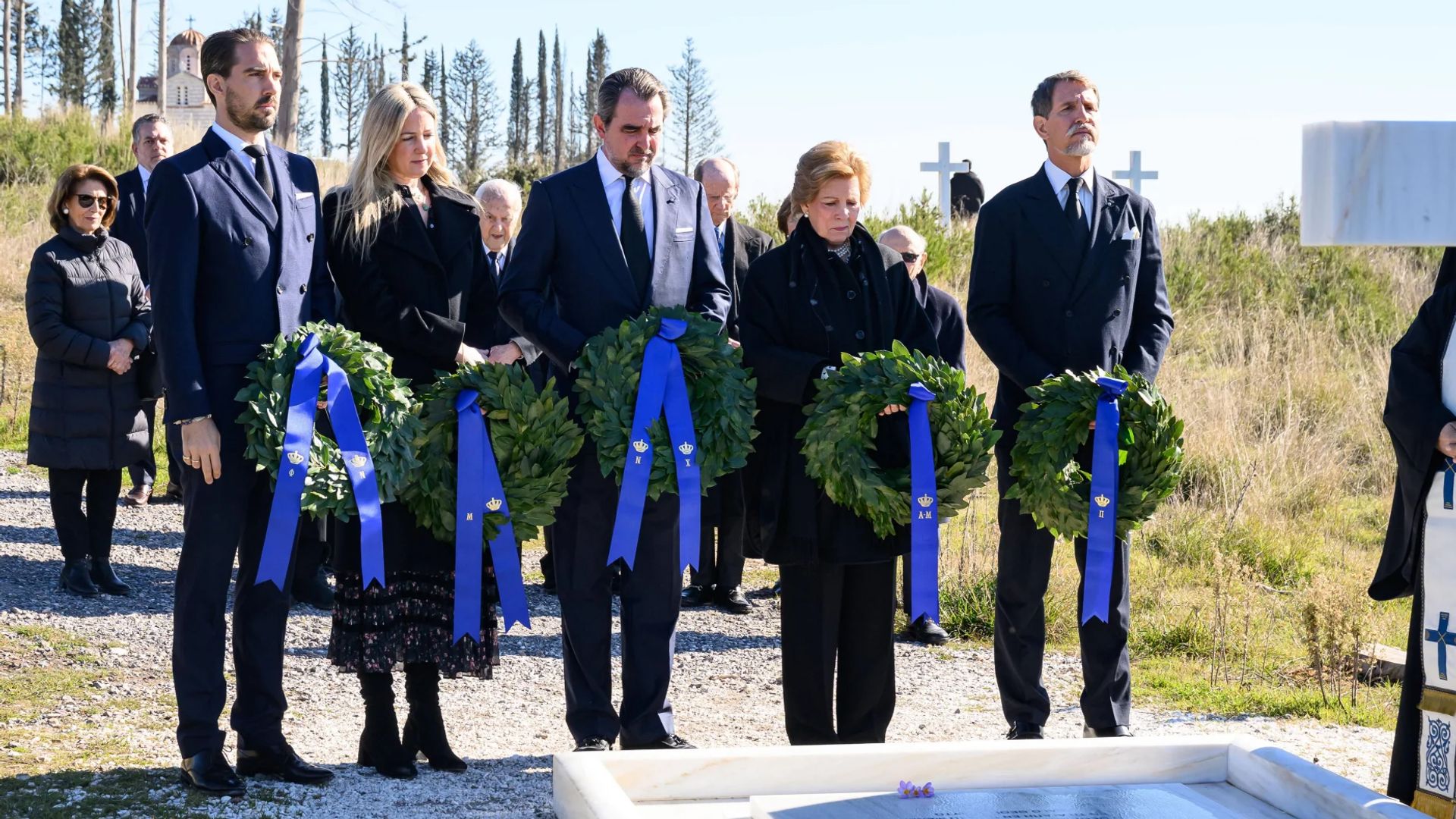 Las fotos de la familia real griega en el homenaje en Tatoi al rey ...
