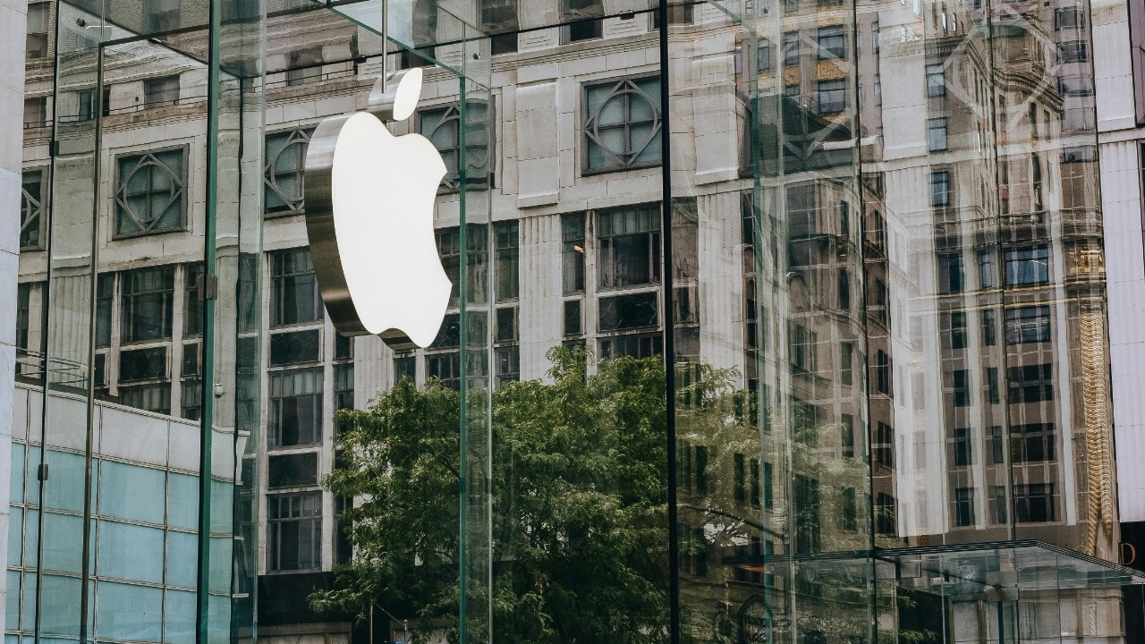 Apple and chip gear stocks rocked by 'crisis' in surging memory prices