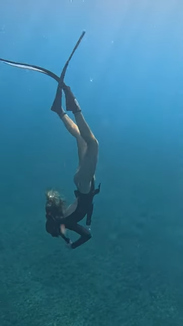 How to dive in the ocean safely to the bottom