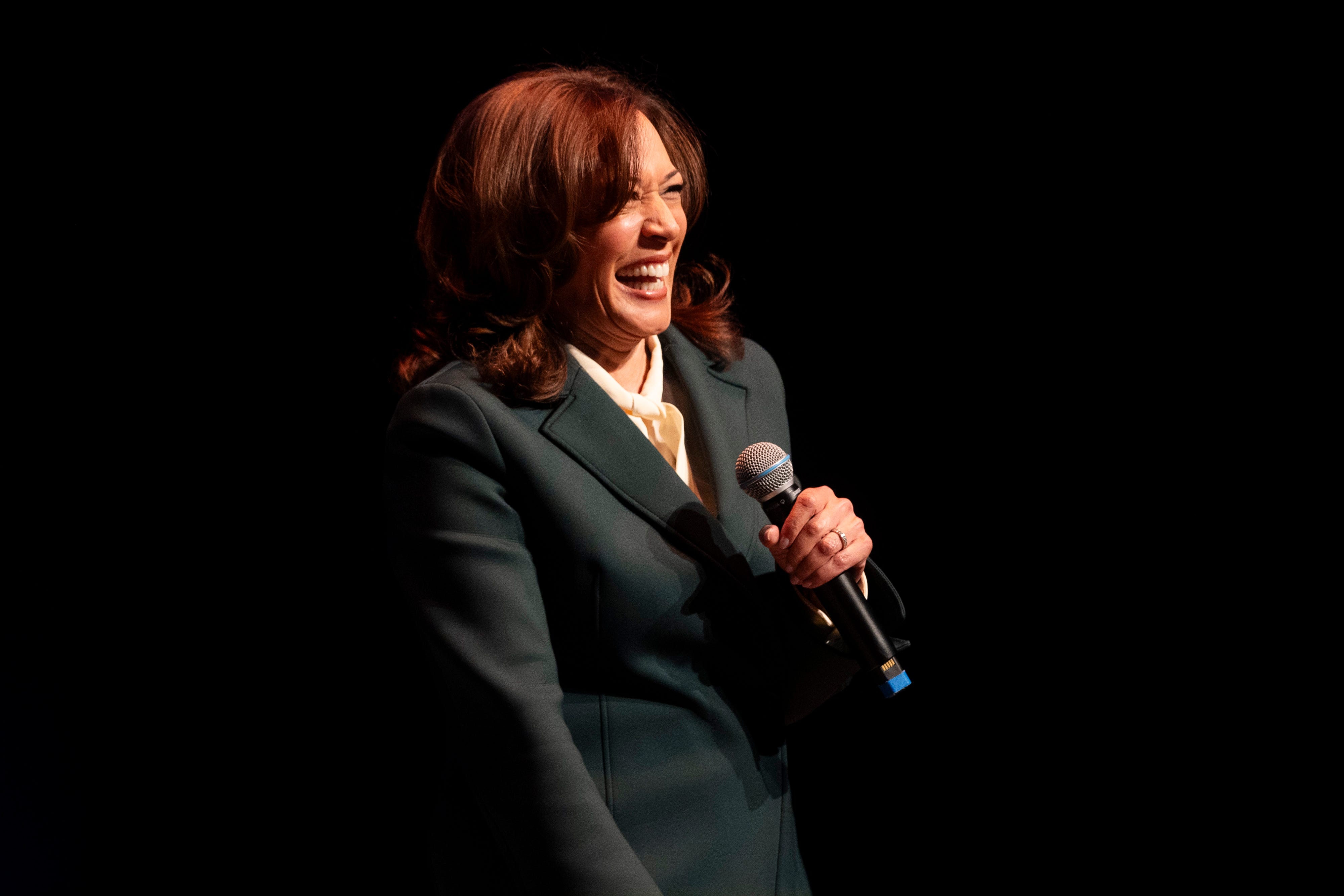 Kamala Harris welcomed to Memphis for stop on '107 Days' book tour