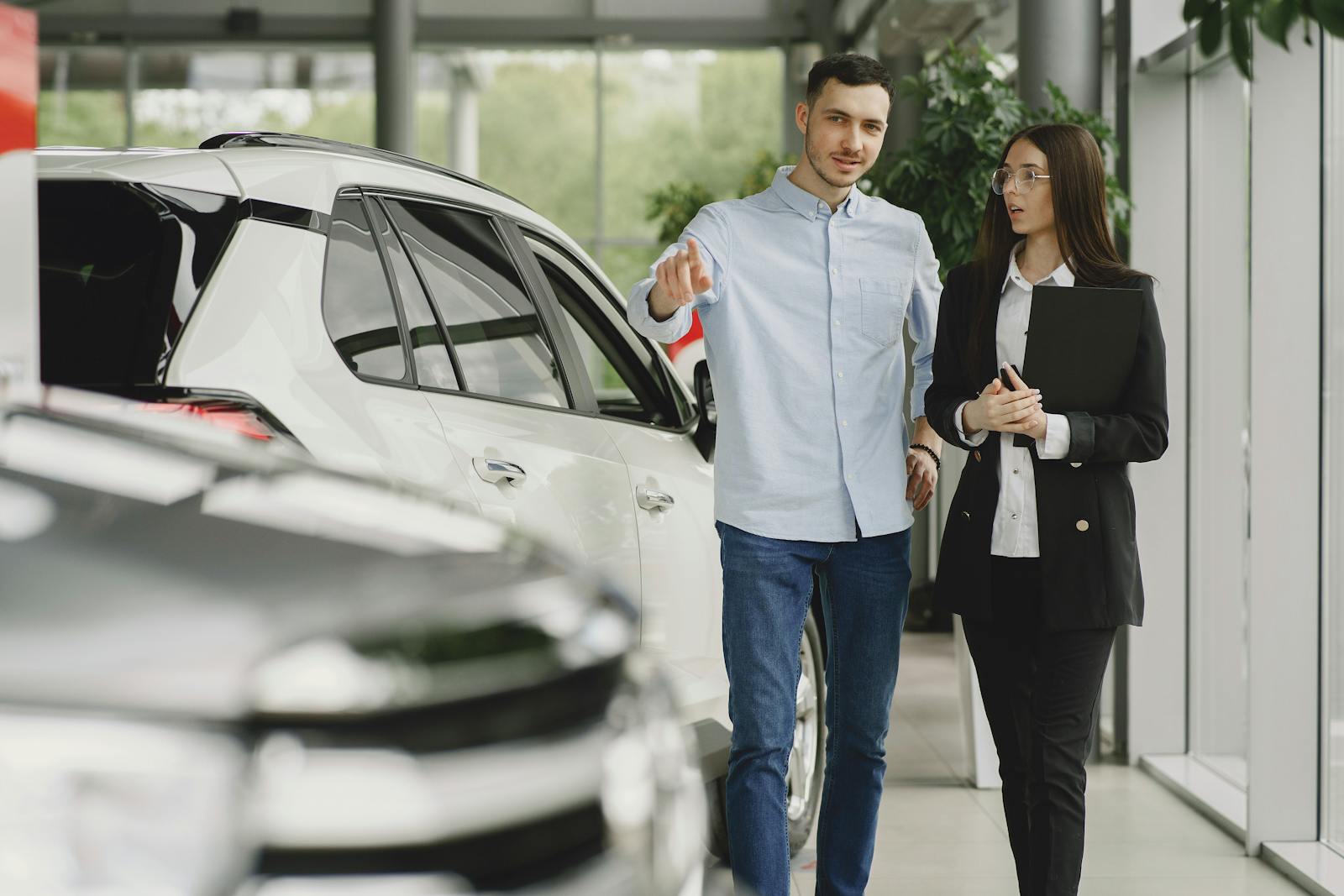 6 things dealerships do that make customers furious