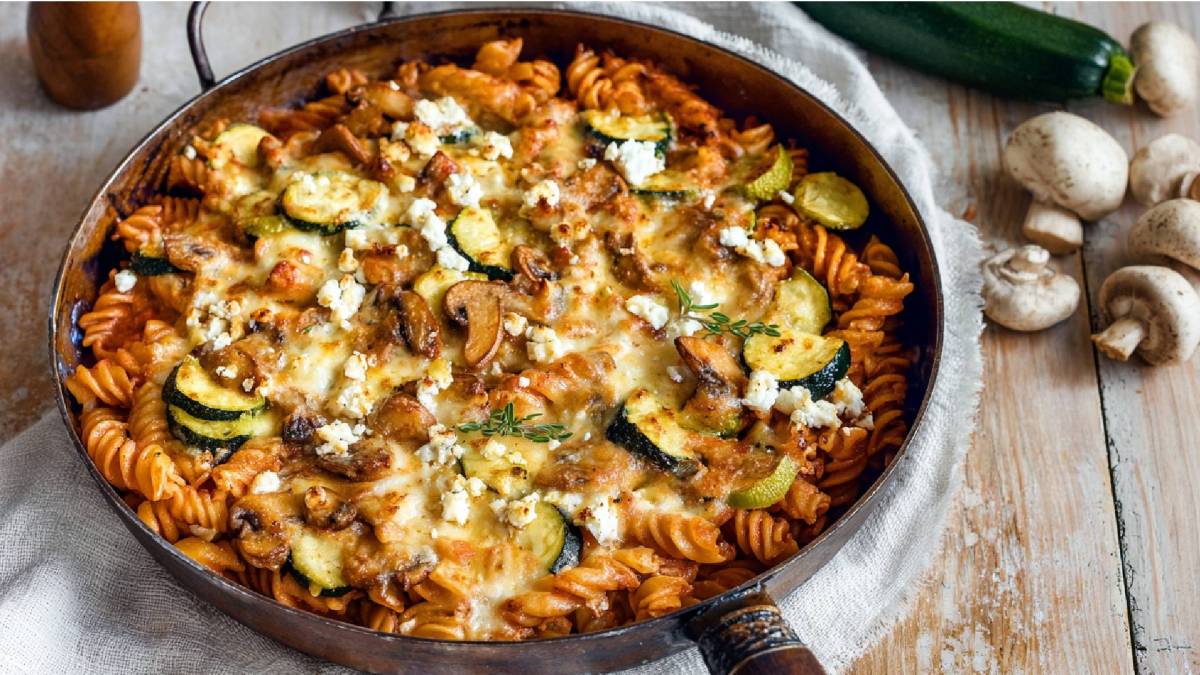 Nudelpfanne mit Champignons und Zucchini: fertig in nur 30 Minuten