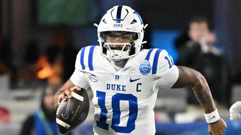 Duke extends offer to 4-star 2027 quarterback