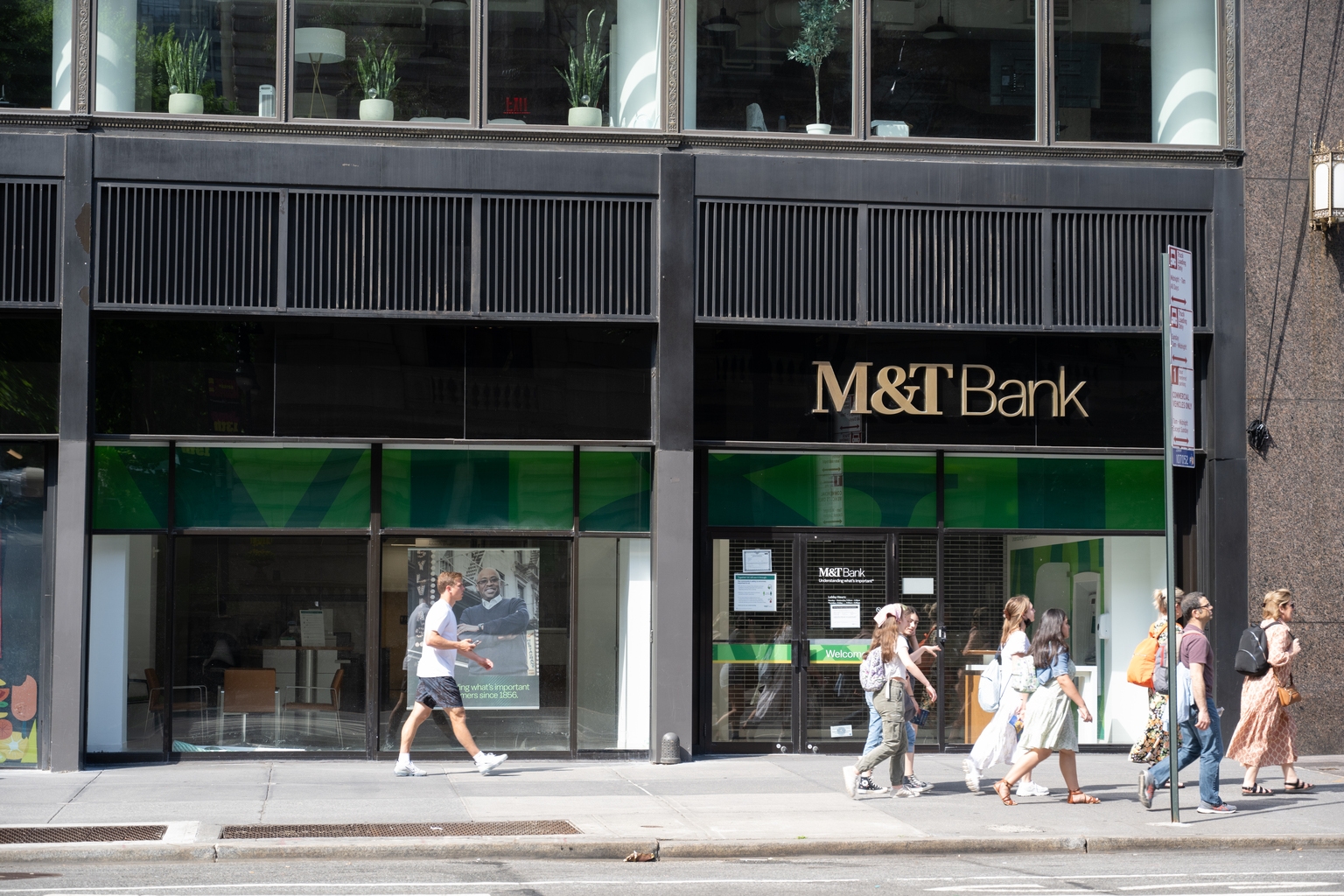 M&T Bank Q4 earnings beat as noninterest income exceeds consensus