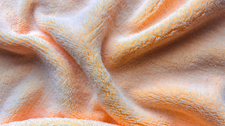 Don't throw out your old fleece blanket — turn it into a handy cleaning ...