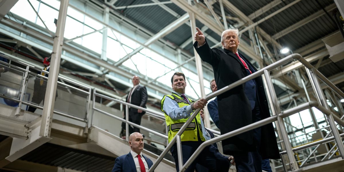 A factory worker got suspended after heckling Trump and raked in $800,000